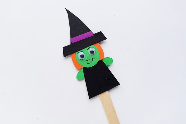 Adorable Halloween Puppets with Free Printable!
