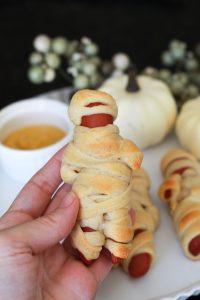 Super Easy Mummy Hot Dogs! (With arms and Legs)