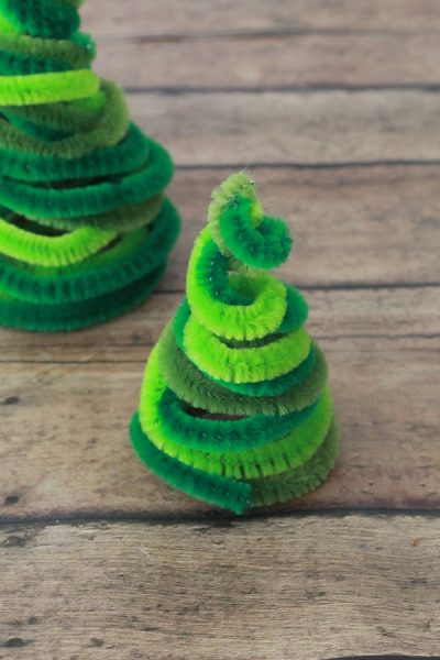 DIY Grinch Pipe Cleaner Christmas Tree